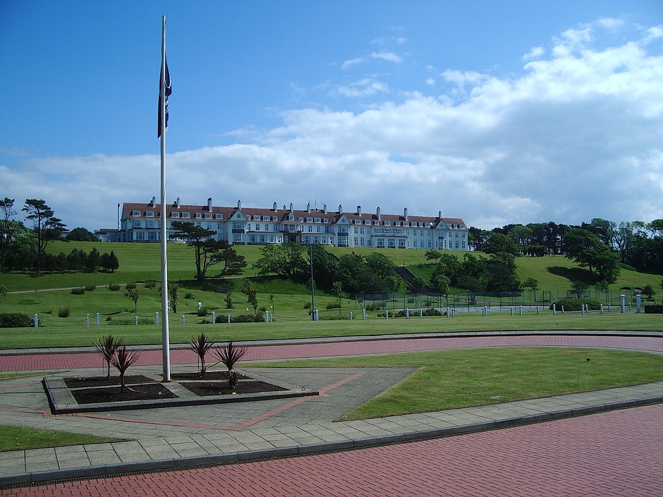 The Turnberry golf resort owned by Trump has been vandalized with red ...