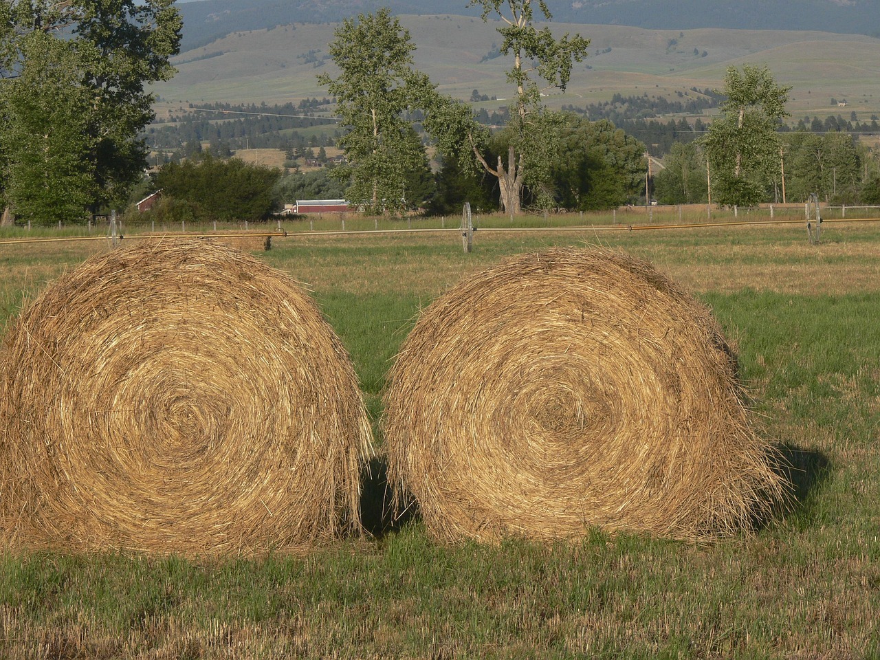 Meule De Foin Montana La Campagne - Photo gratuite sur Pixabay - Pixabay