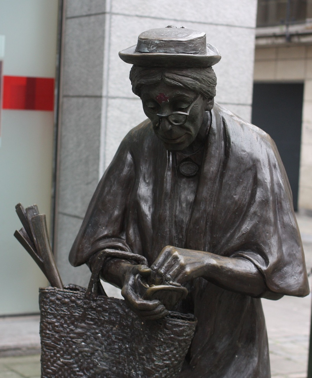 Old Lady Sculpture Brussels An - Free photo on Pixabay