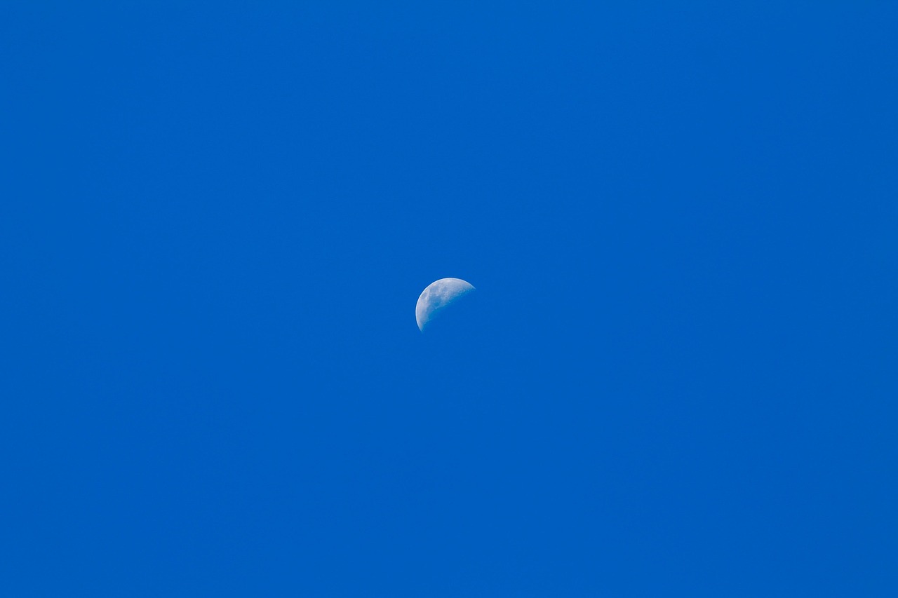 20+ Free Daytime Moon & Daytime Images - Pixabay