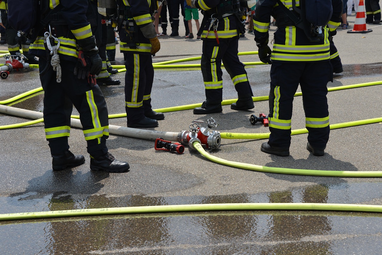 Fire Fighters Feuerloeschuebung - Free photo on Pixabay - Pixabay