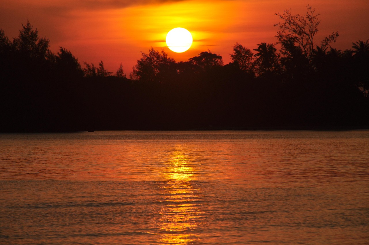 100+ Free Sunset At The Beach & Beach Images - Pixabay