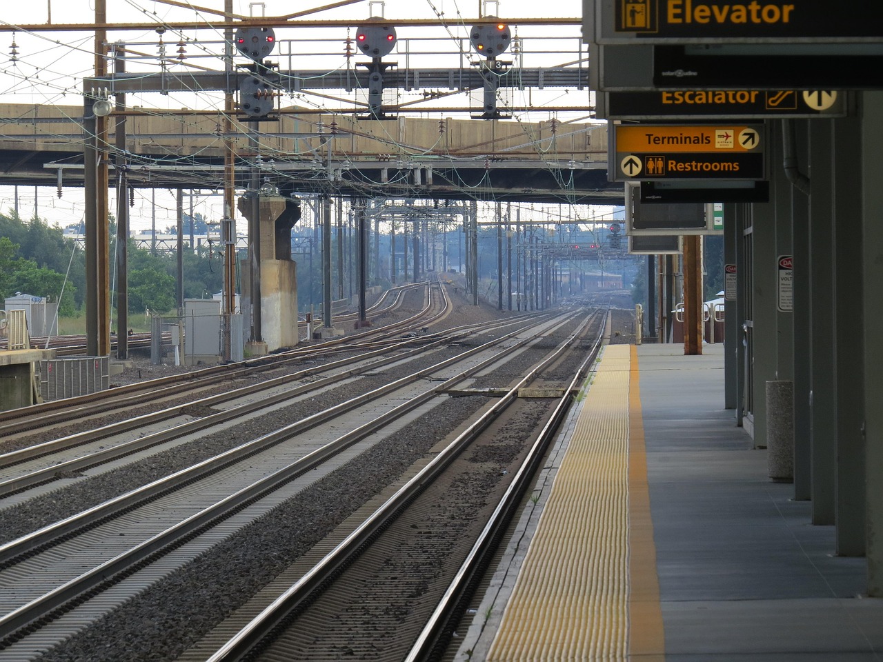 Railroad Train Tracks - Free photo on Pixabay - Pixabay