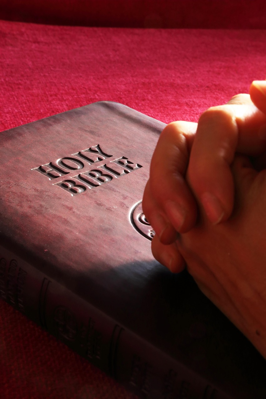 Bible Holy Hands - Free photo on Pixabay