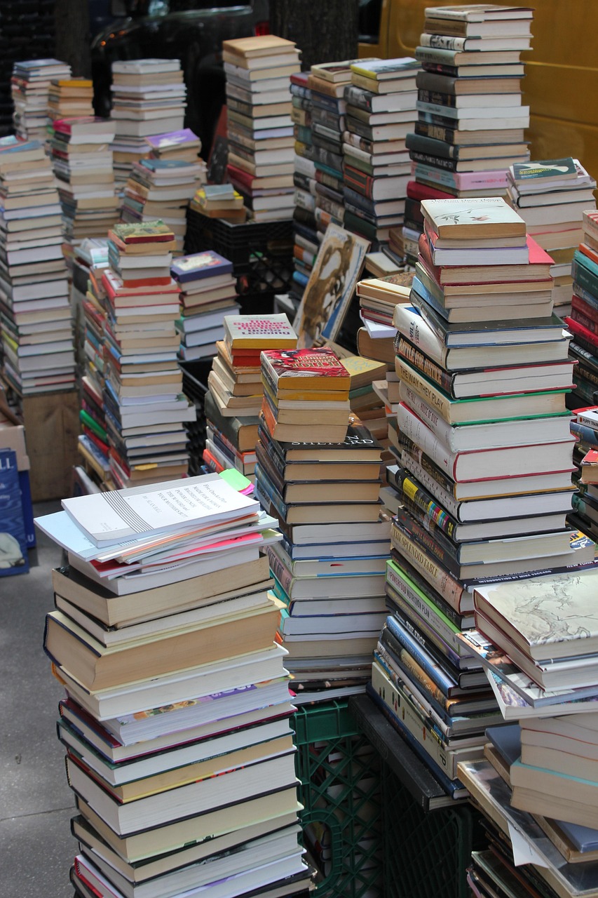 20,000+ Free Pile Of Books & Book Images - Pixabay