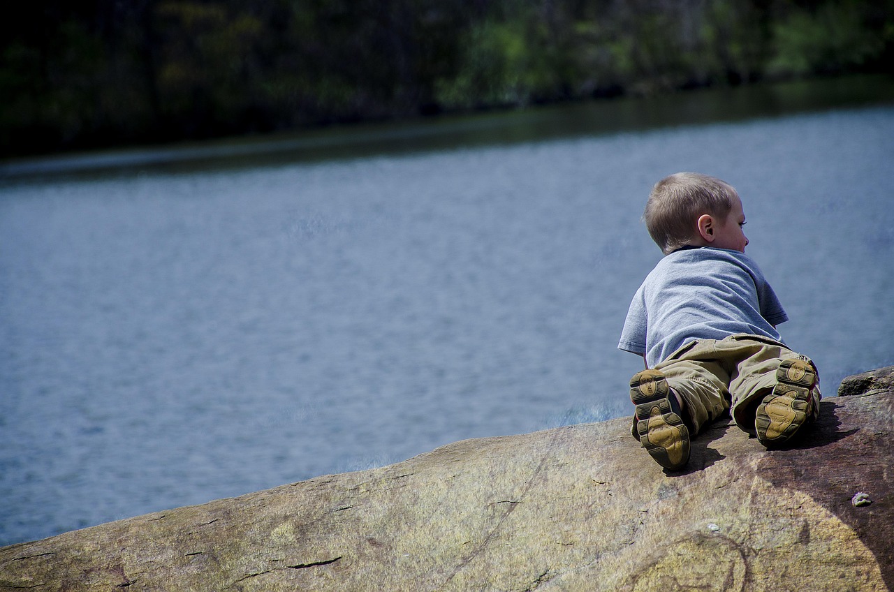 Little Boy Looking - Free photo on Pixabay