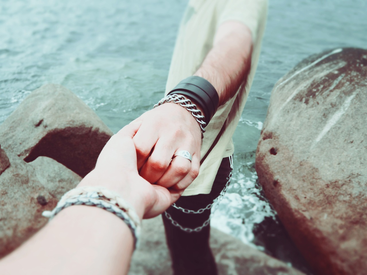 Holding Hands Love Wallpaper