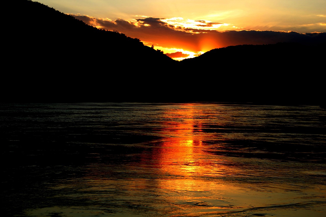 Hermoso Paisaje Al Atardecer Hermoso Paisaje Del Cielo Atardecer