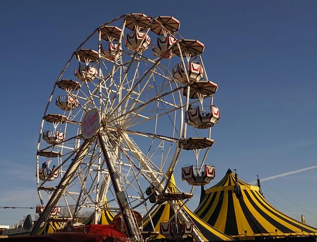 1,000+ Free Ferris Wheel & Fair Photos