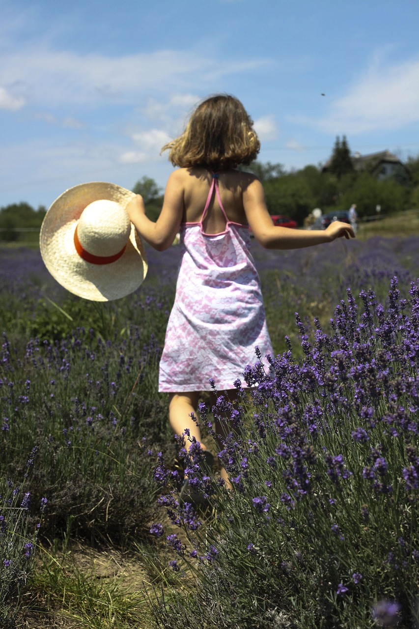 20.000 + Little Boiy Standing Baceside e Little Girl immagini gratis ...