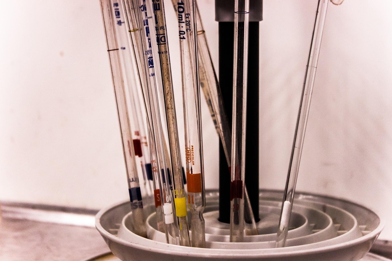 80+ Free Pipettes & Dropper Images - Pixabay