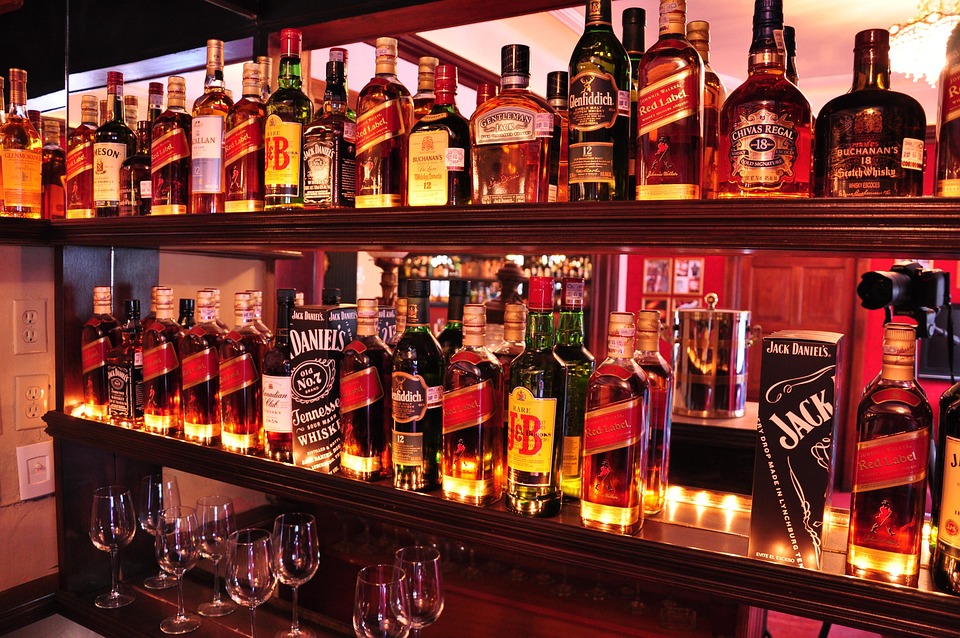 Bahamas Nightlife: Top 10 Must-Visit Beach Clubs And Pubs