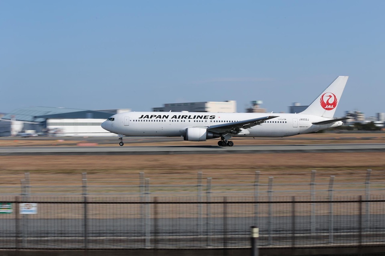 Japan Airplane Boeing 767 Itami - Free photo on Pixabay