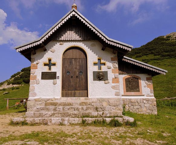 80+ Free Turf Church & Lawn Images - Pixabay