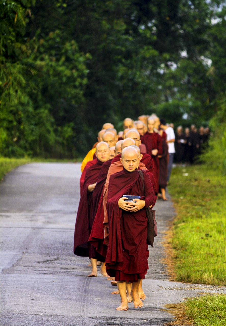 Sangha In Line Pindacara Pindapata - Free photo on Pixabay