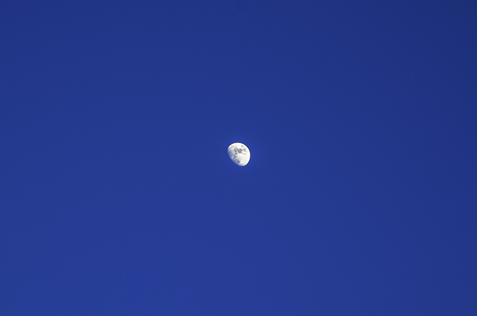 Bulan Langit Biru - Foto gratis di Pixabay