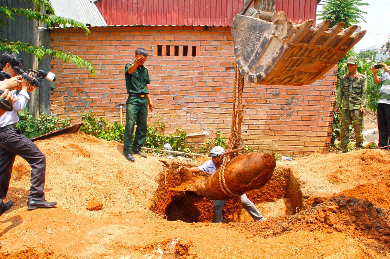 Bomb Digging - Free photo on Pixabay - Pixabay