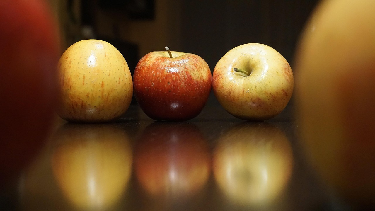 Apples Fruit Red Apple - Free photo on Pixabay