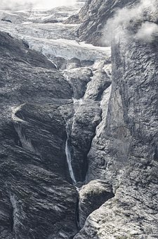 60+ Free Crevice & Rock Images