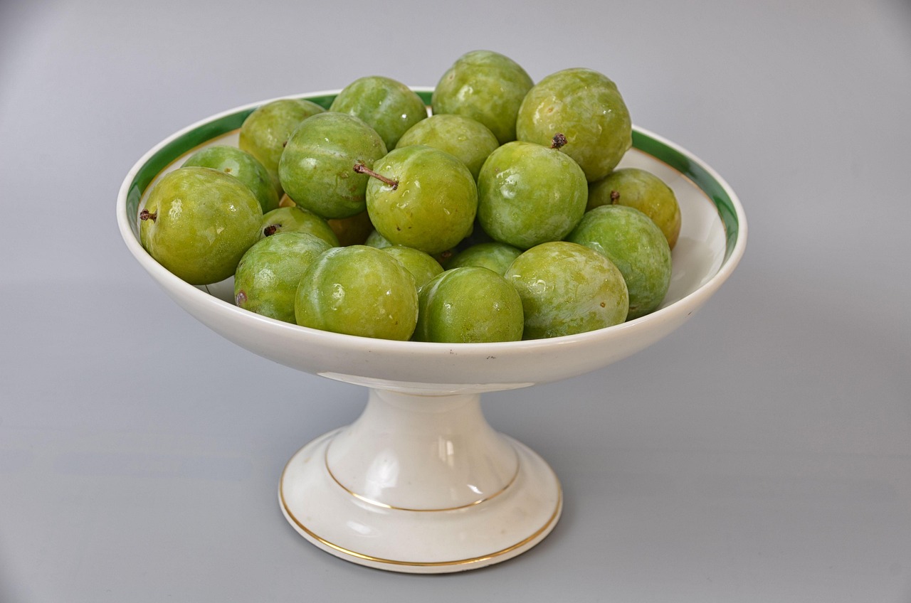 200+ Free Prune & Pruning Images - Pixabay