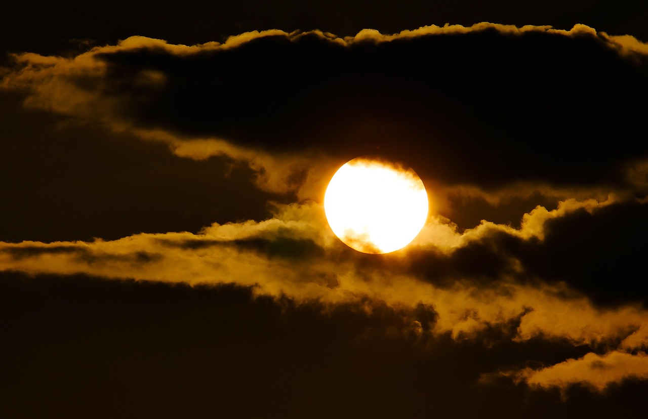 100,000+ Free Sun Moon & Moon Images - Pixabay