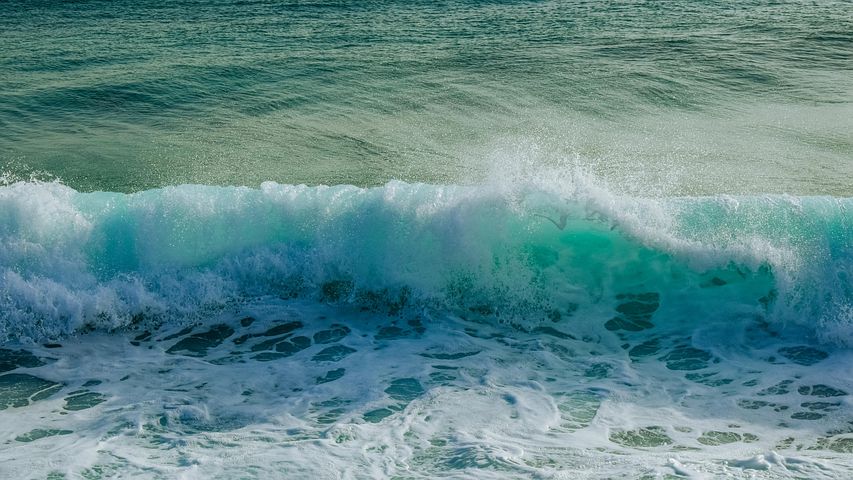 600+ Free Smash & Wave Images