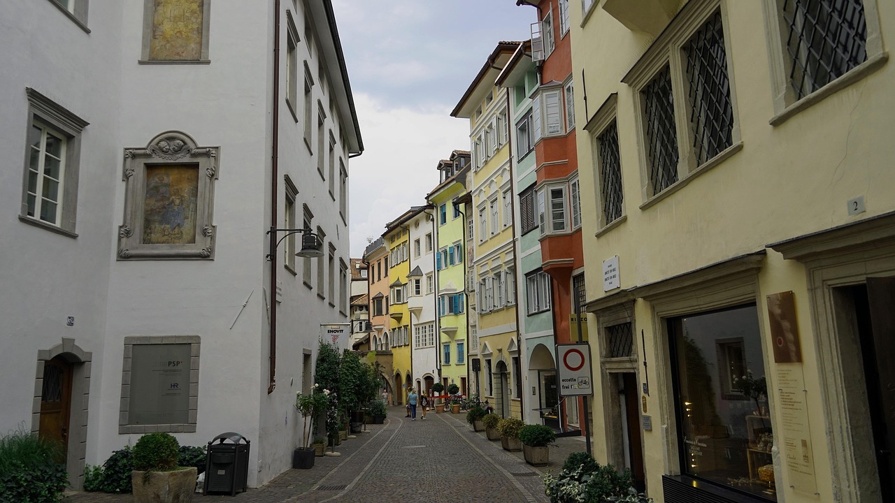 Alley House Facade Bolzano - Free photo on Pixabay - Pixabay