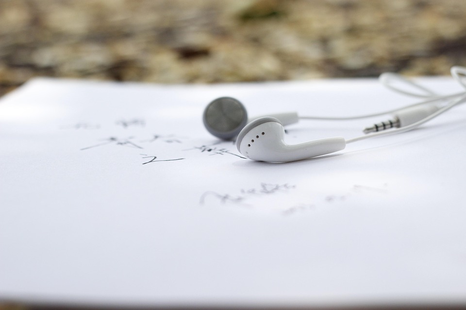 Earphone Campus Spring - Free photo on Pixabay