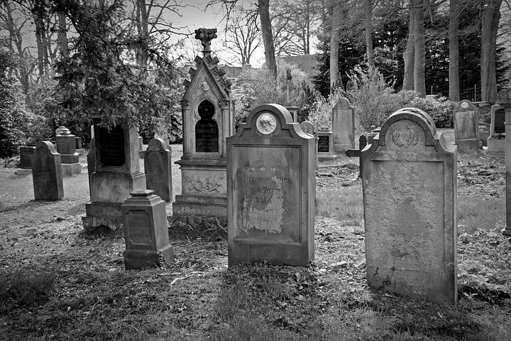1,000+ Free Tombstone & Graveyard Images