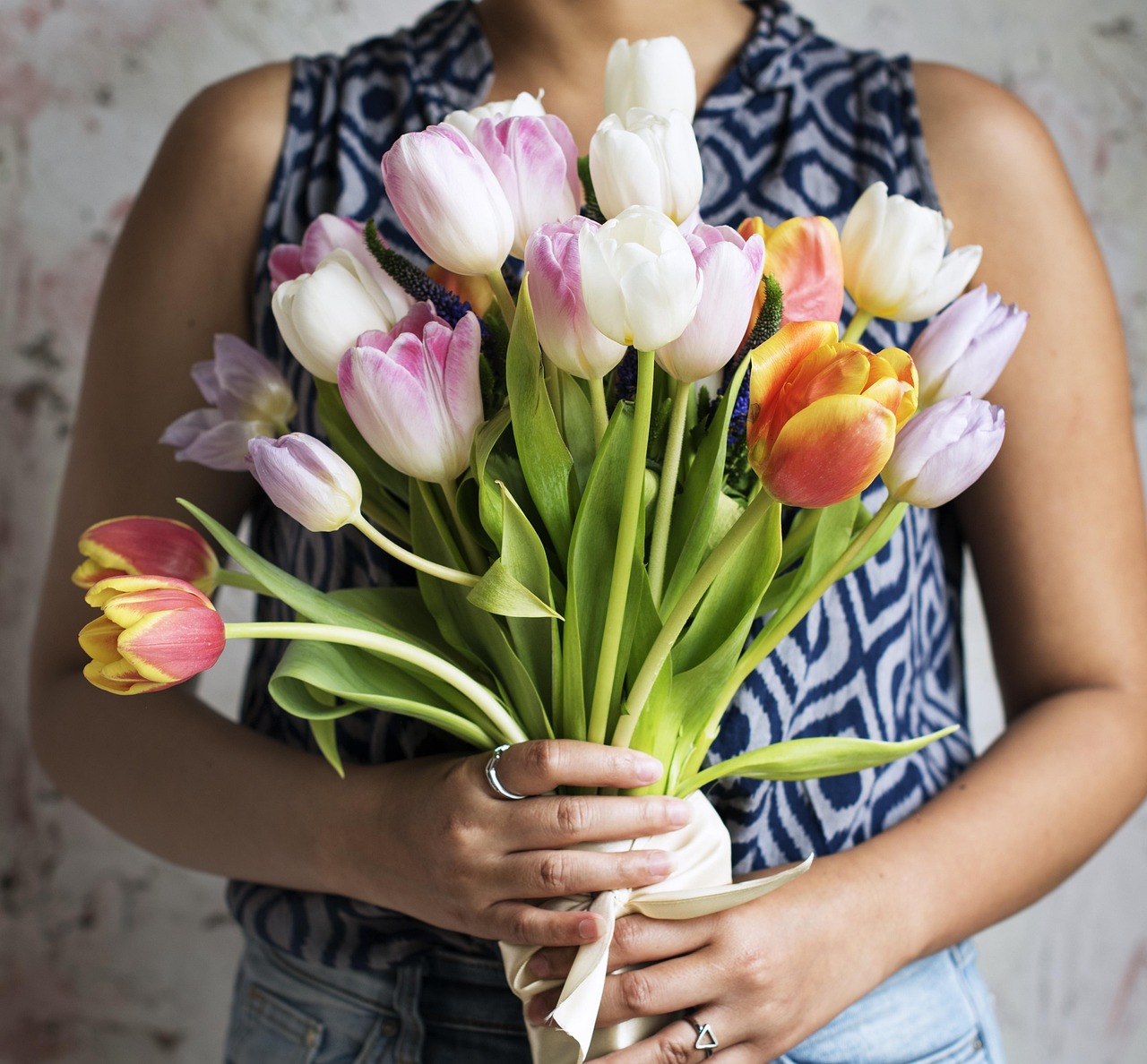 Mujer Flores Tulipanes - Foto gratis en Pixabay - Pixabay