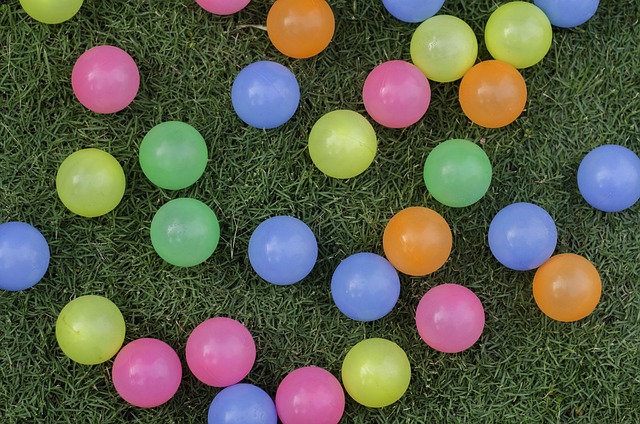 Bola Warna-Warni Di Lapangan - Foto gratis di Pixabay - Pixabay