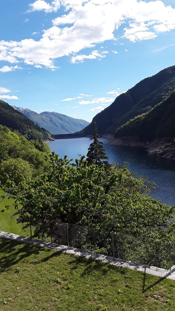 Verzasca Dam Goldeneye - Free photo on Pixabay - Pixabay