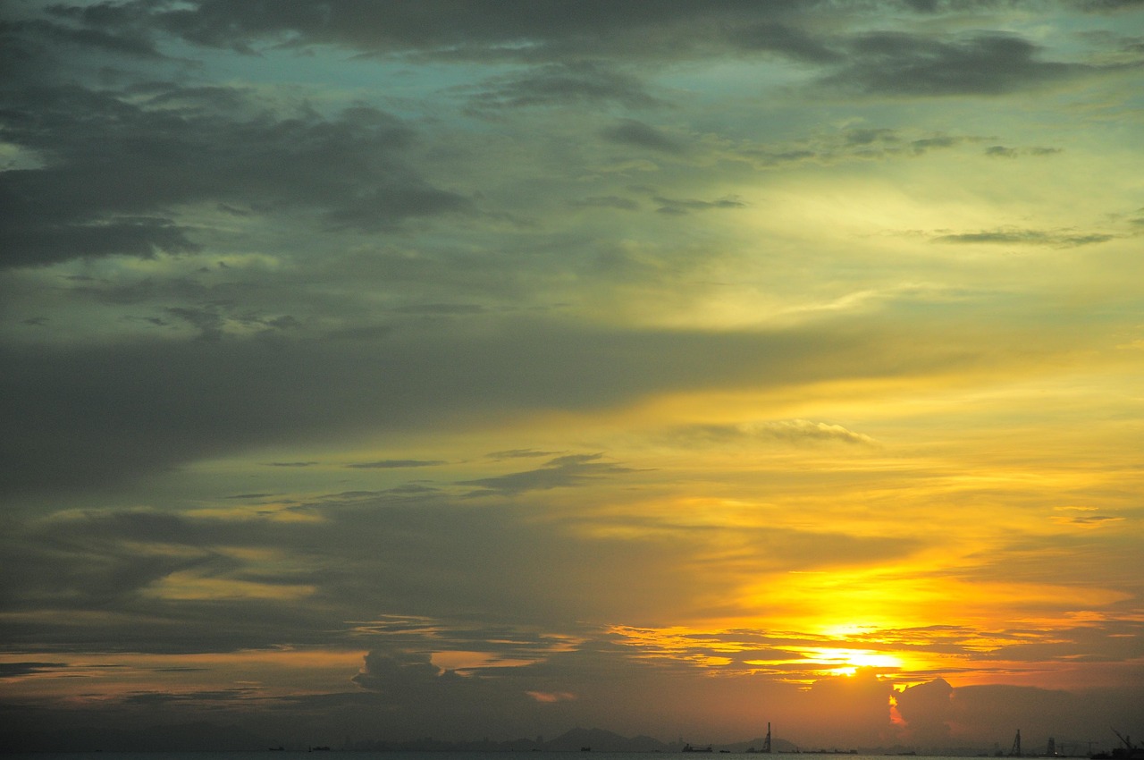 30,000+ Free Sunrise Through The Clouds & Nature Images - Pixabay