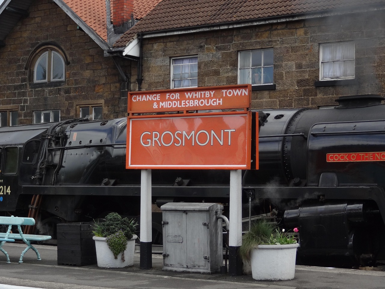 10,000+ Free Railway Signs & Train Images - Pixabay