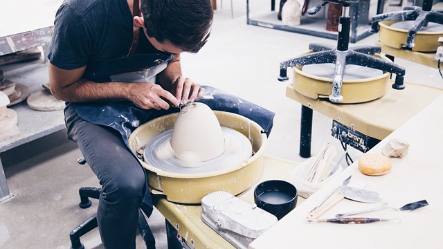 20,000+ Free People In Workshop & Workshop Images - Pixabay