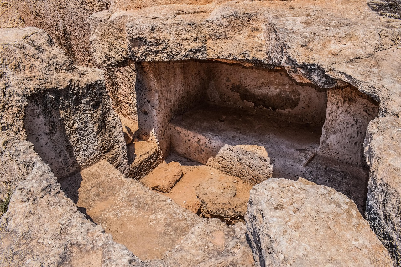 2,000+ Free Tomb & Graveyard Images - Pixabay