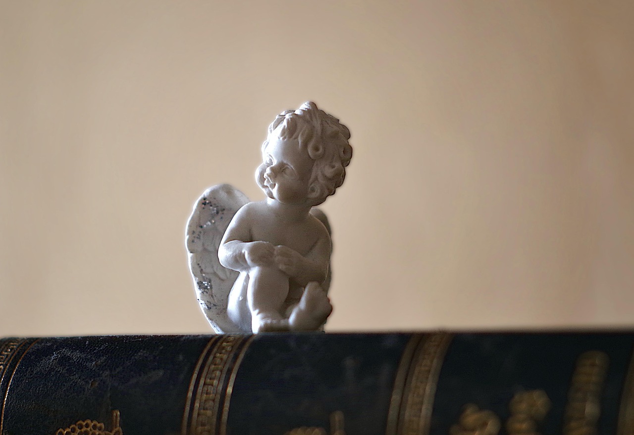 Angel Book Figurine - Free photo on Pixabay - Pixabay