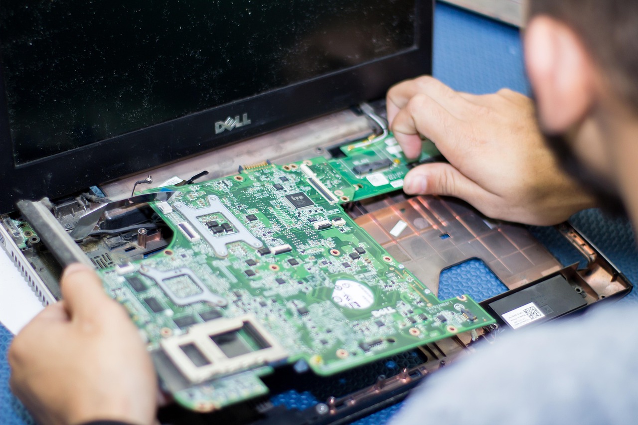 Electronics Repair Technical - Free photo on Pixabay - Pixabay