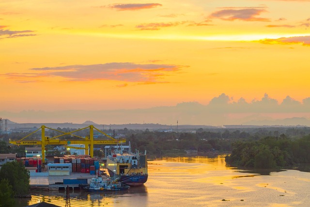 10+ Free Surat Surat & Surat Thani Images - Pixabay