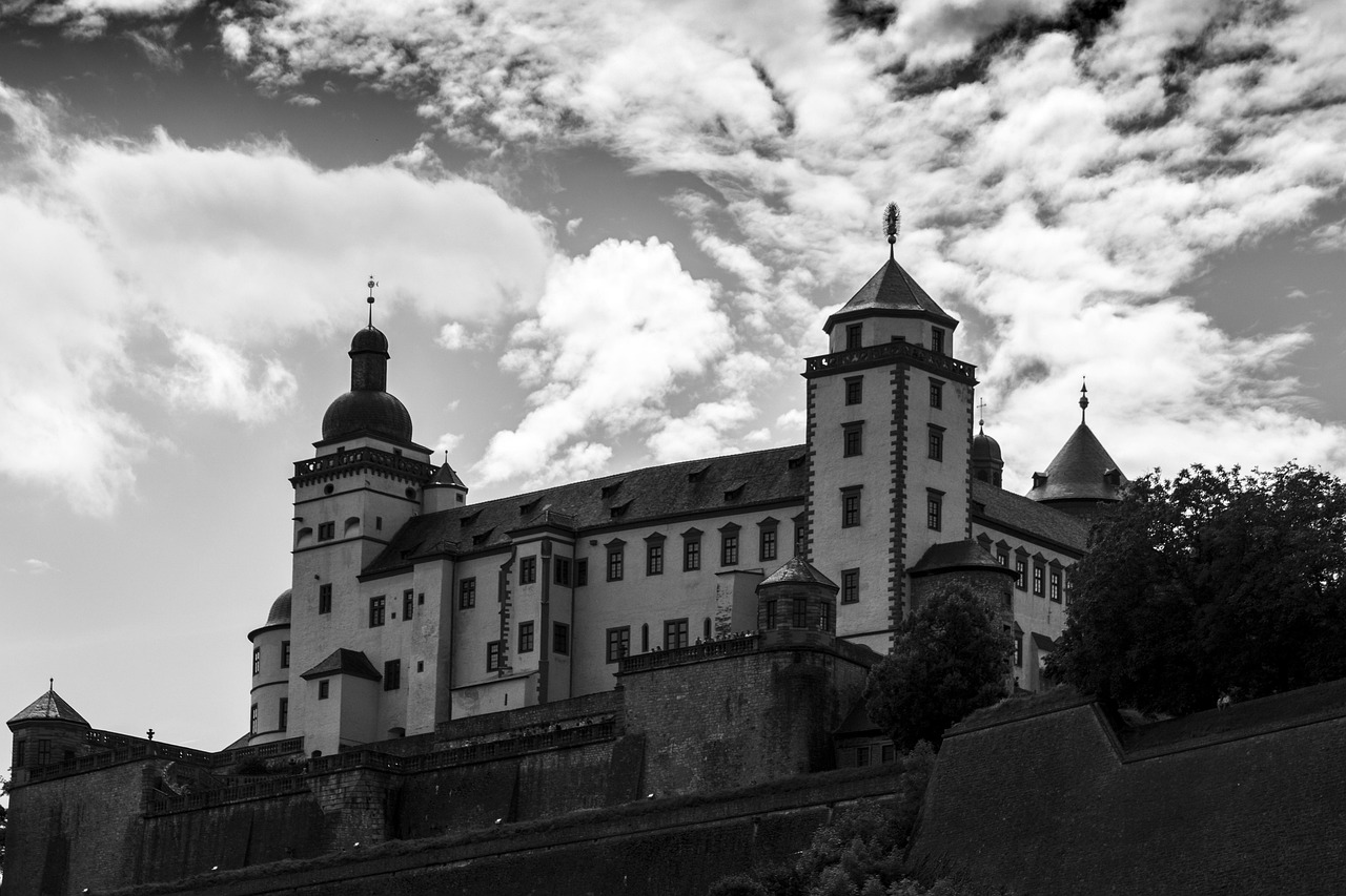100+ Free Black White Castle & Castle Images - Pixabay