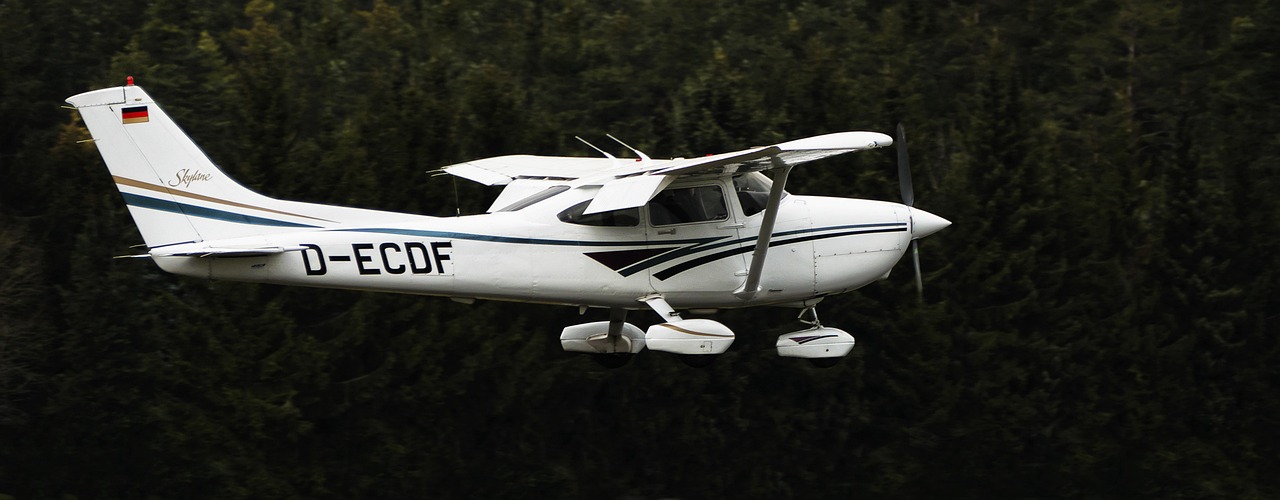 Plane Single Engine Landing - Free photo on Pixabay - Pixabay