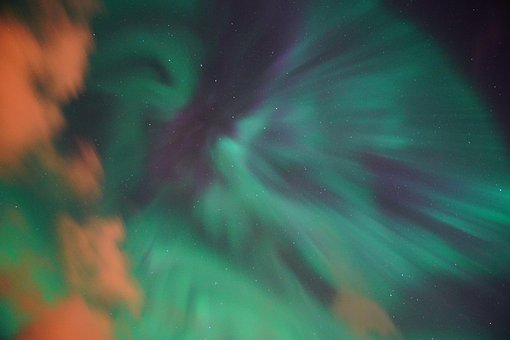 80+ Free Solar Wind & Northern Lights Images