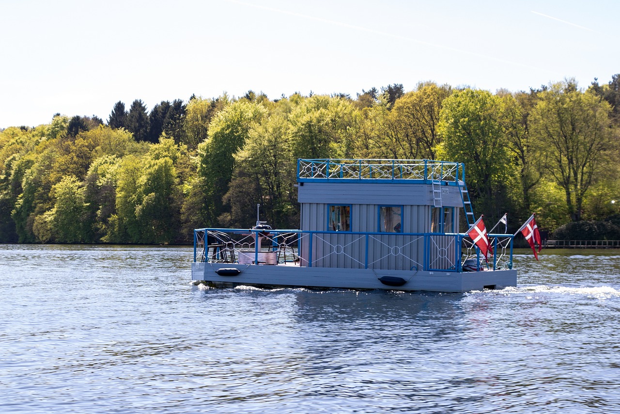 200+ Free Houseboat & Nature Images - Pixabay