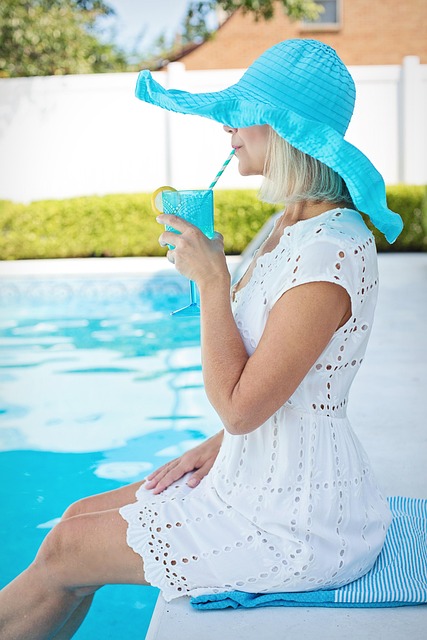 30,000+ Free Woman Relaxing Pool & Woman Images - Pixabay