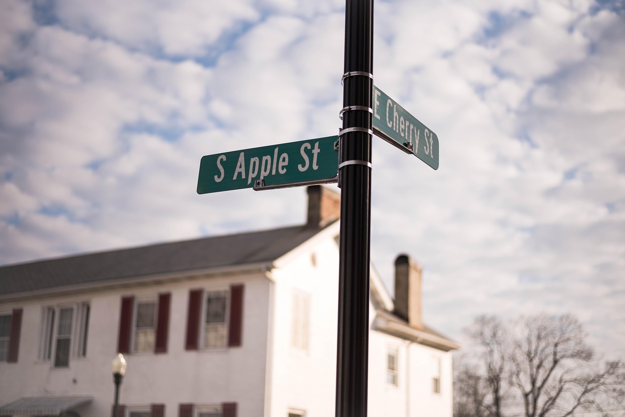 Street Sign Apple Nature - Free photo on Pixabay