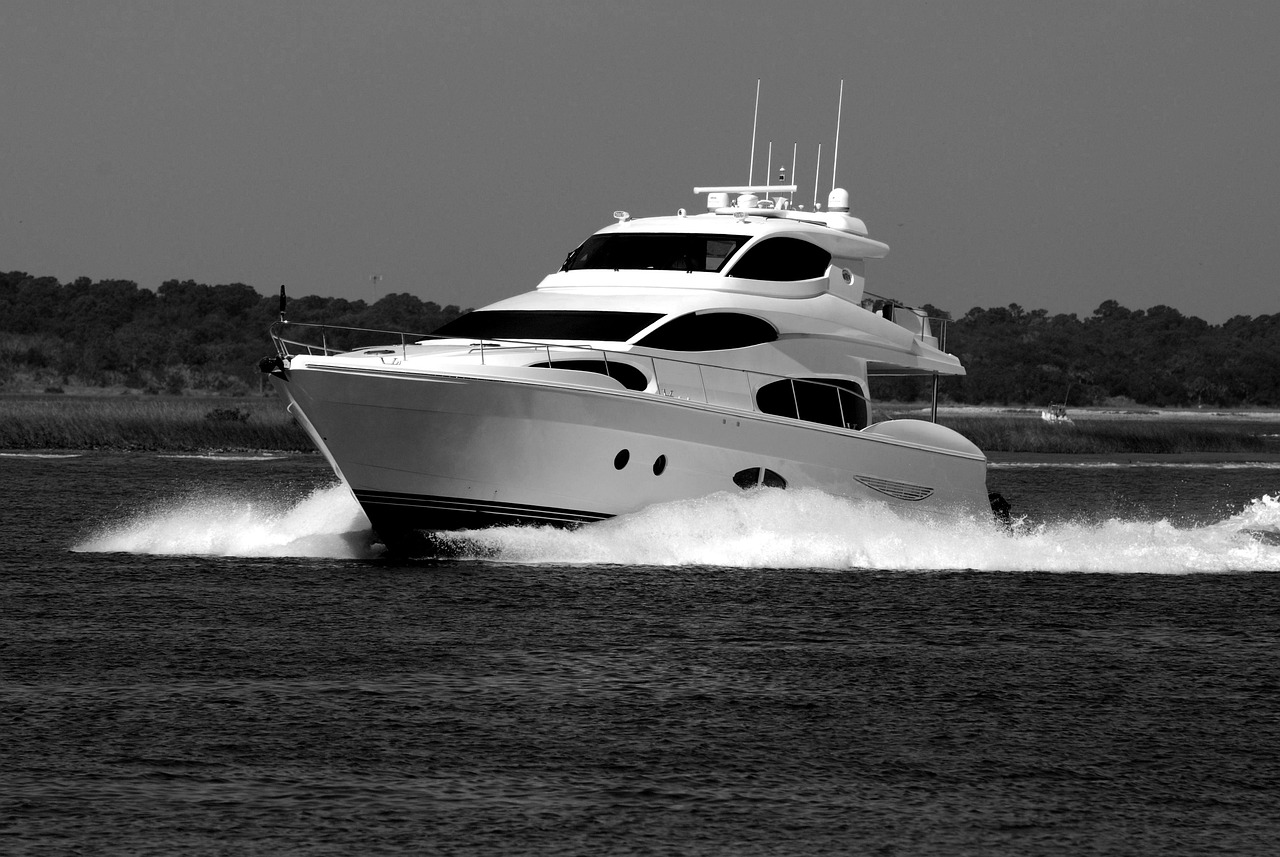 Luxury Yacht Cruising River - Free photo on Pixabay