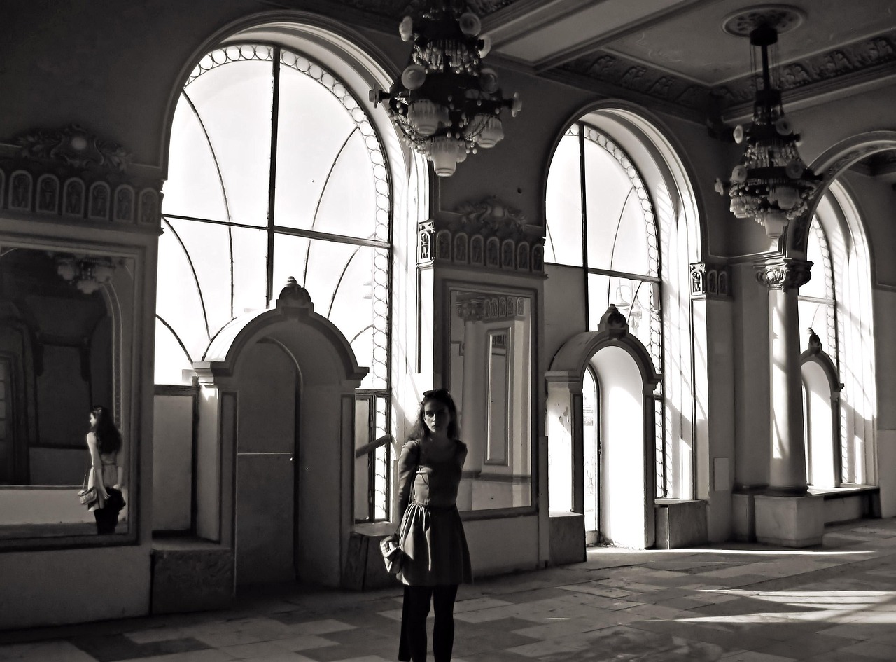The Palace Girl Reflection - Free photo on Pixabay