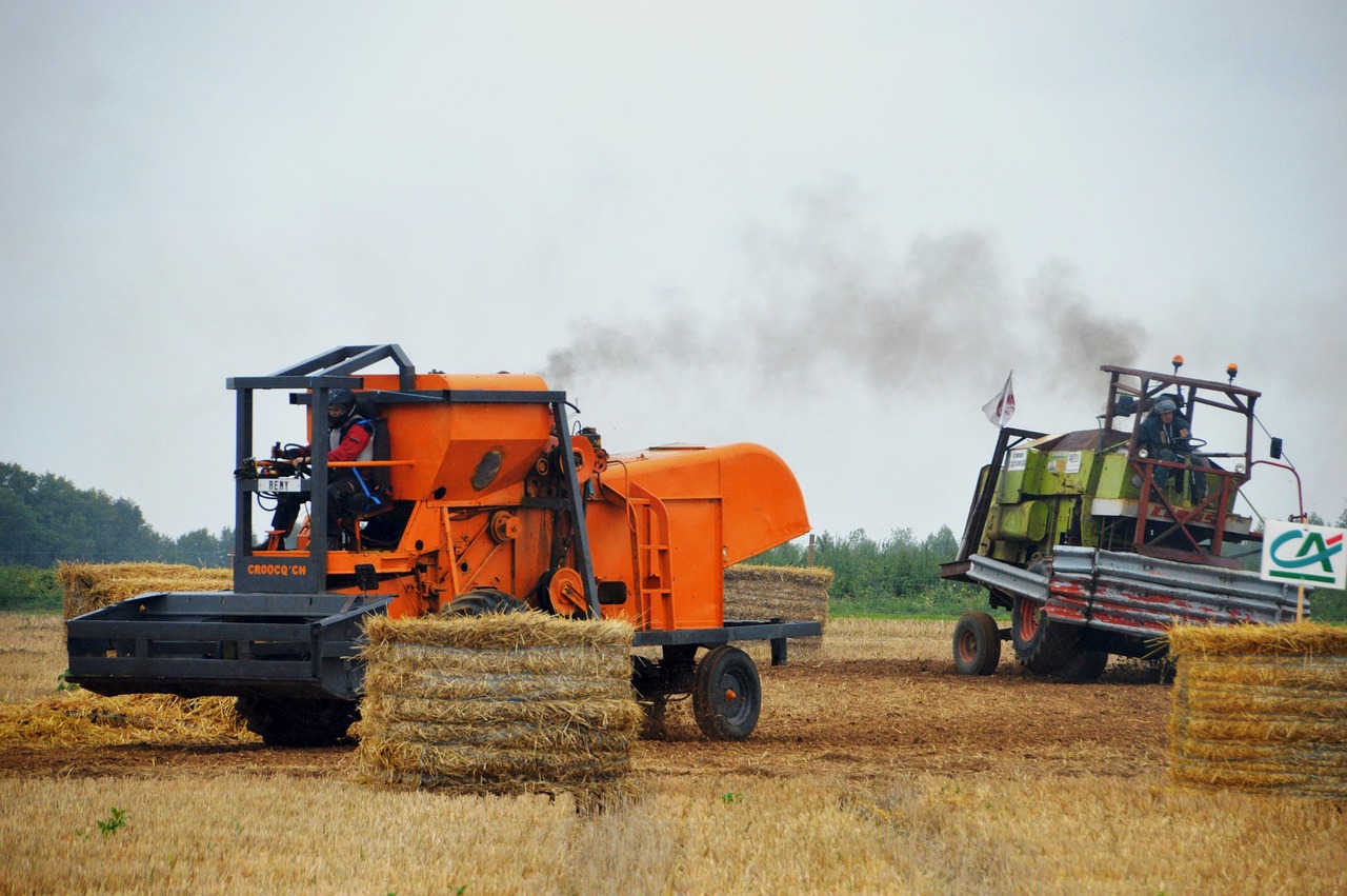 Combine Harvesters Race Farm - Free photo on Pixabay - Pixabay