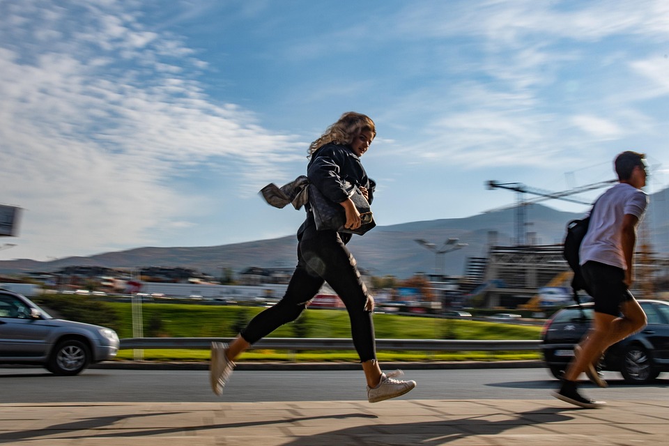 Girl Running Pan - Free photo on Pixabay - Pixabay