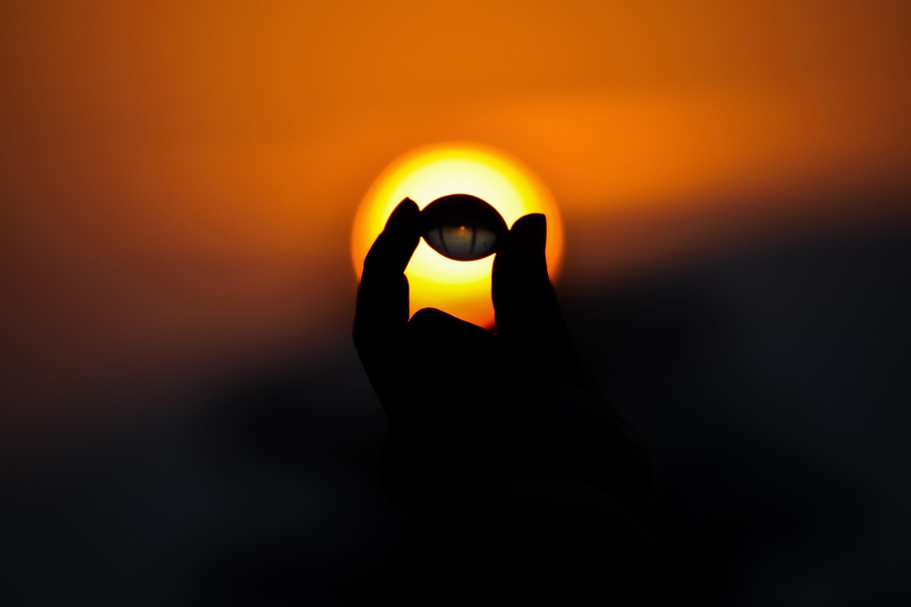 Mão A Pequena Bola Luz Solar - Foto gratuita no Pixabay - Pixabay